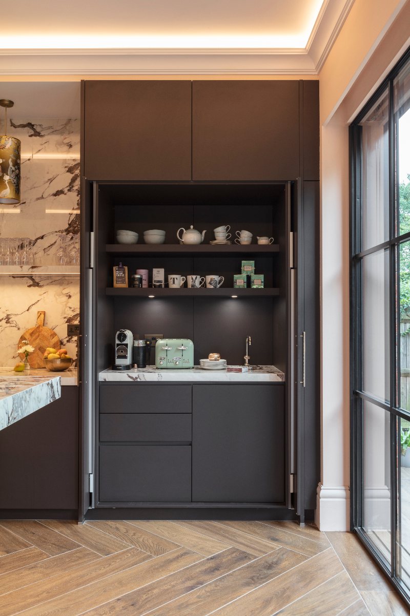 Kitchen design with a statement island and marble-effect worktops