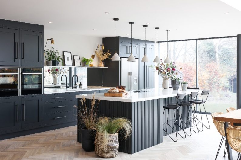 Mirrored splashback ideas to open up your kitchen