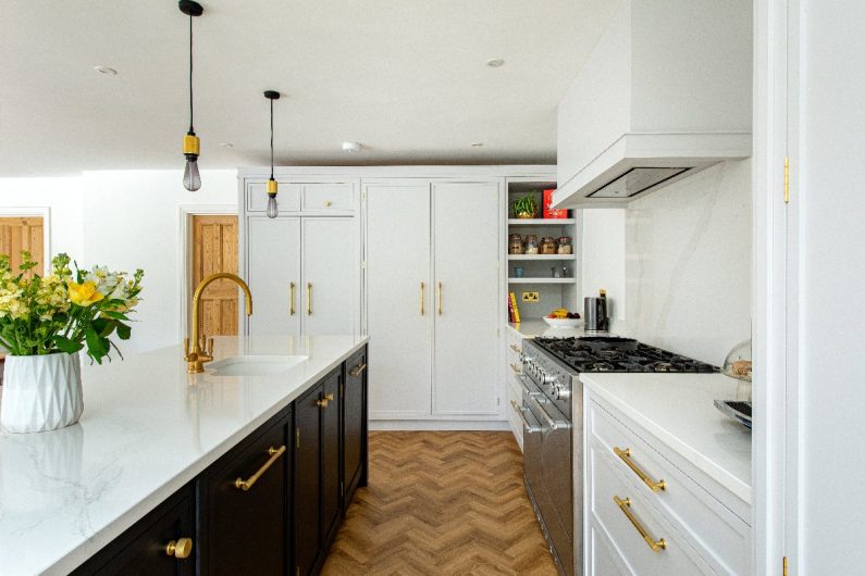 What are slim Shaker kitchens?