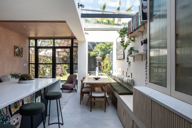 Modern side-return extension with flexible kitchen zones