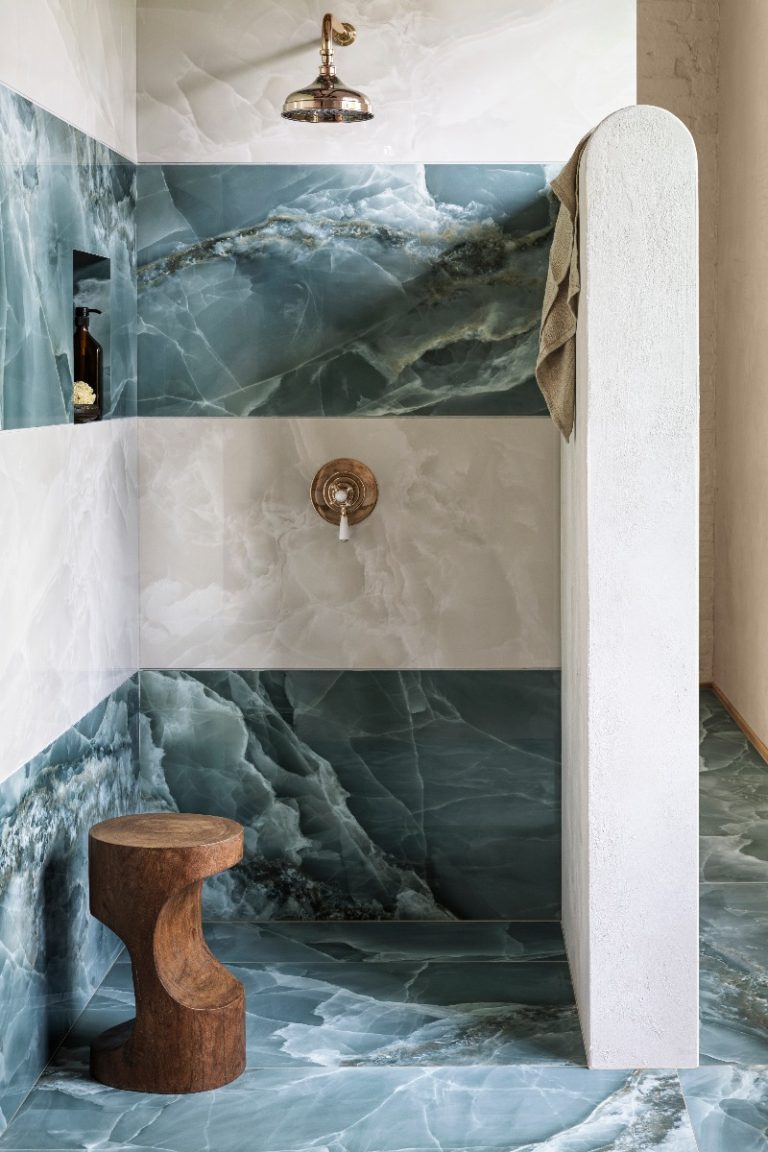 How to have a curved shower wall