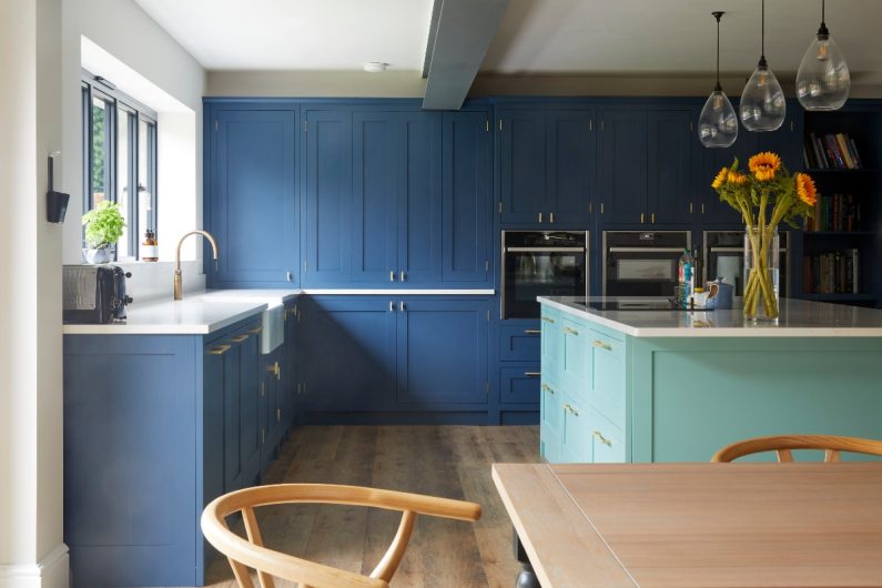 Two-tone kitchens is the latest trend you need to know about