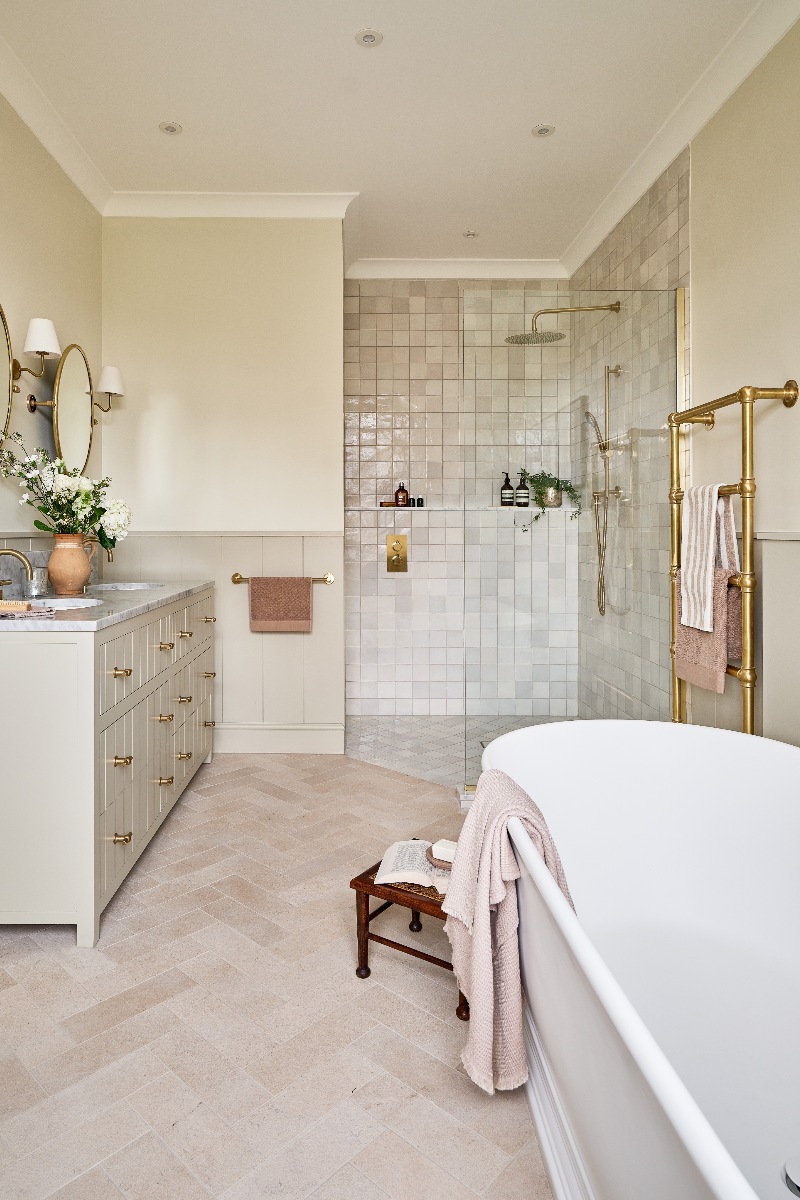 Tour this glamorous ensuite design with a rustic touch
