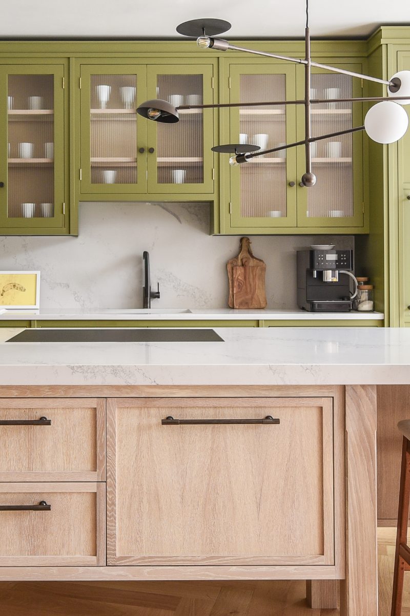 Olive green kitchens: inspiration gallery