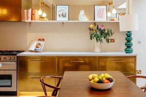 Metallic kitchens: from glamorous to industrial