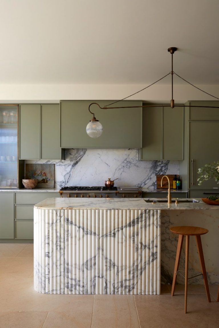 Olive green kitchens: inspiration gallery