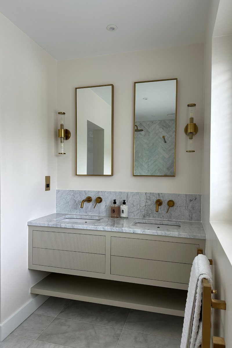 Wall-mounted vanity unit ideas to optimise your small bathroom