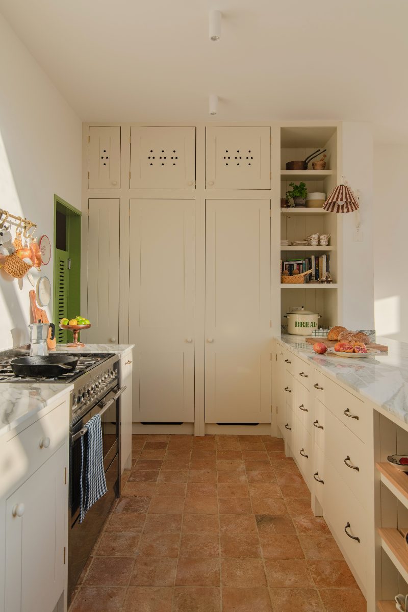 Why you should have decorative vent holes in your kitchen cabinets