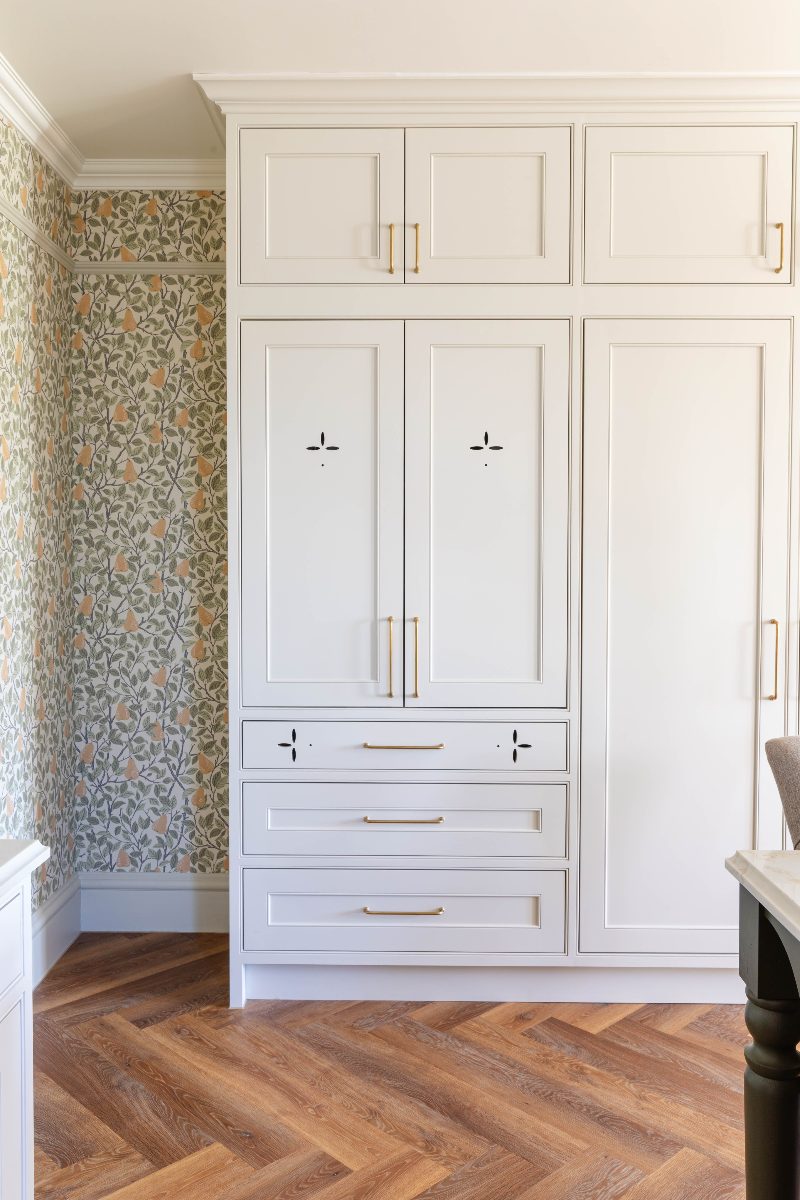 Why you should have decorative vent holes in your kitchen cabinets