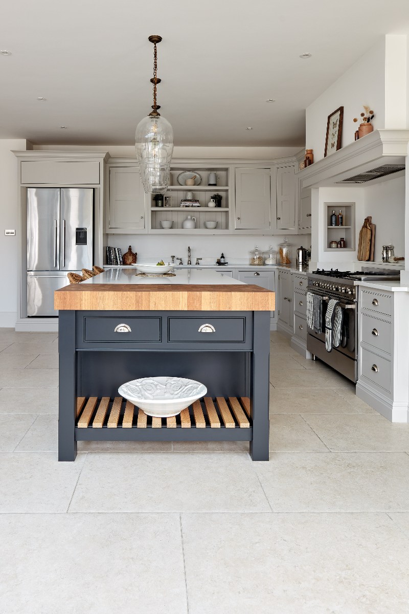 10 amazing features you can include in your kitchen island