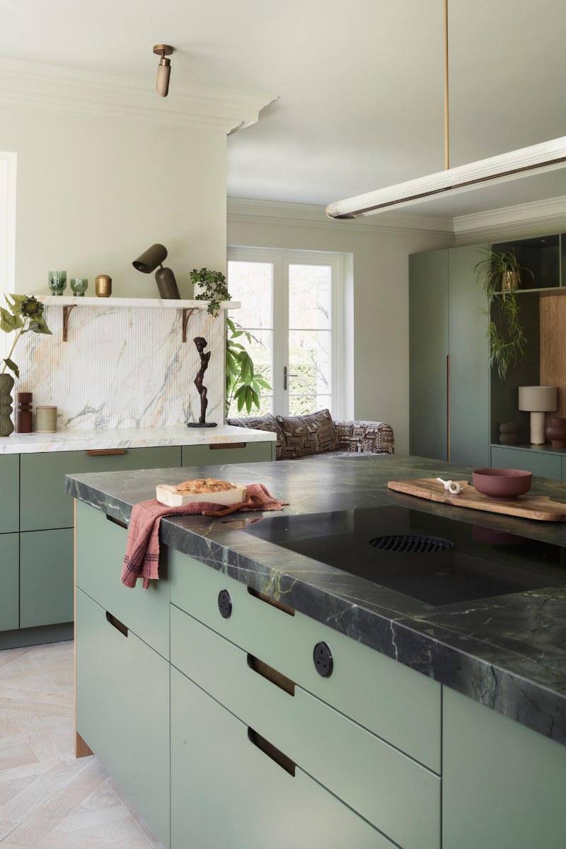 Green kitchen island ideas: from light to dark