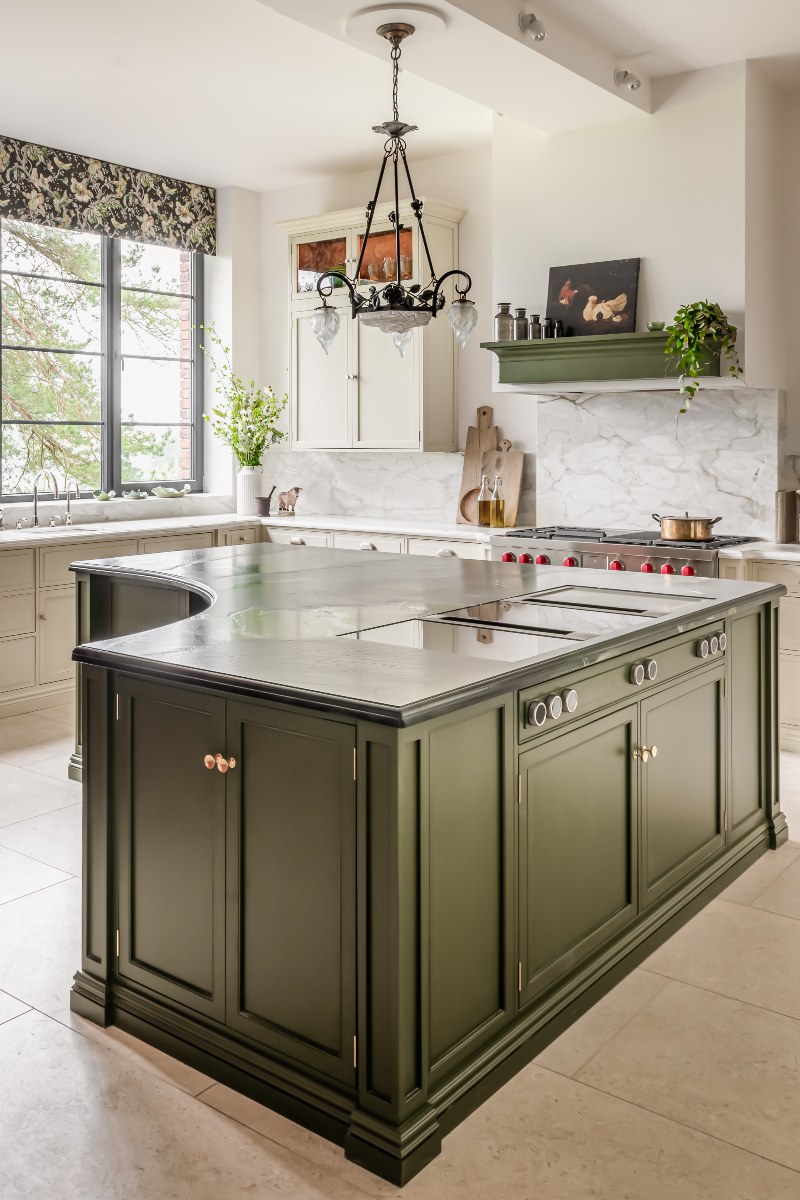 Green kitchen island ideas: from light to dark